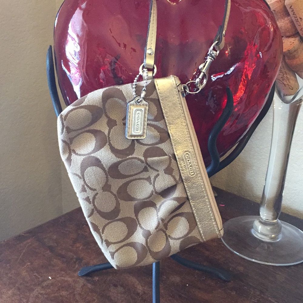 Coach Jacquard Signature Wristlet With Gold Trim - Gem
